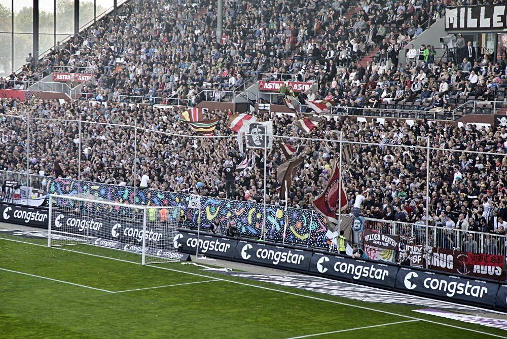 Fanblock des FC St. Pauli Foto & Bild | sport, ballsport, fußball ...