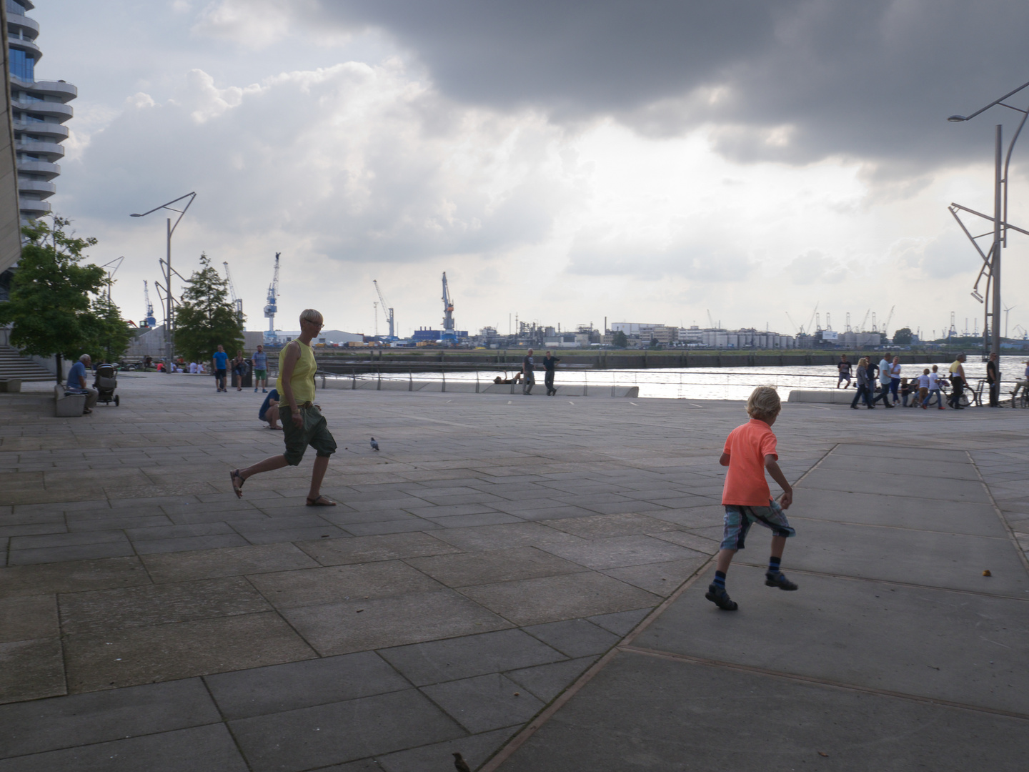 Fangen Foto & Bild | streetfotografie mit menschen, street: spontane ...