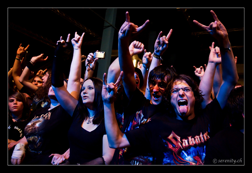 Fans @ Sabaton-Konzert Foto & Bild | kunstfotografie & kultur, musik ...