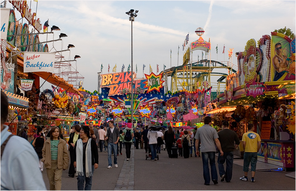 Farben, Geräusche, Gerüche, Menschen....das ist Rummel Foto & Bild ...