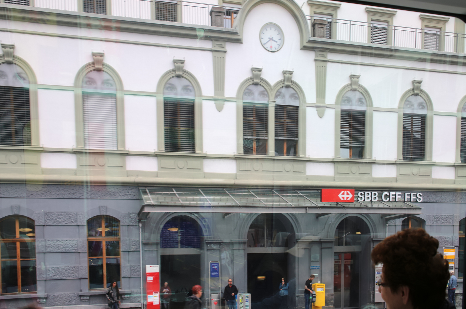 Fassadendetail des Empfangsgebäudes vom Bahnhof Brig Foto & Bild ...