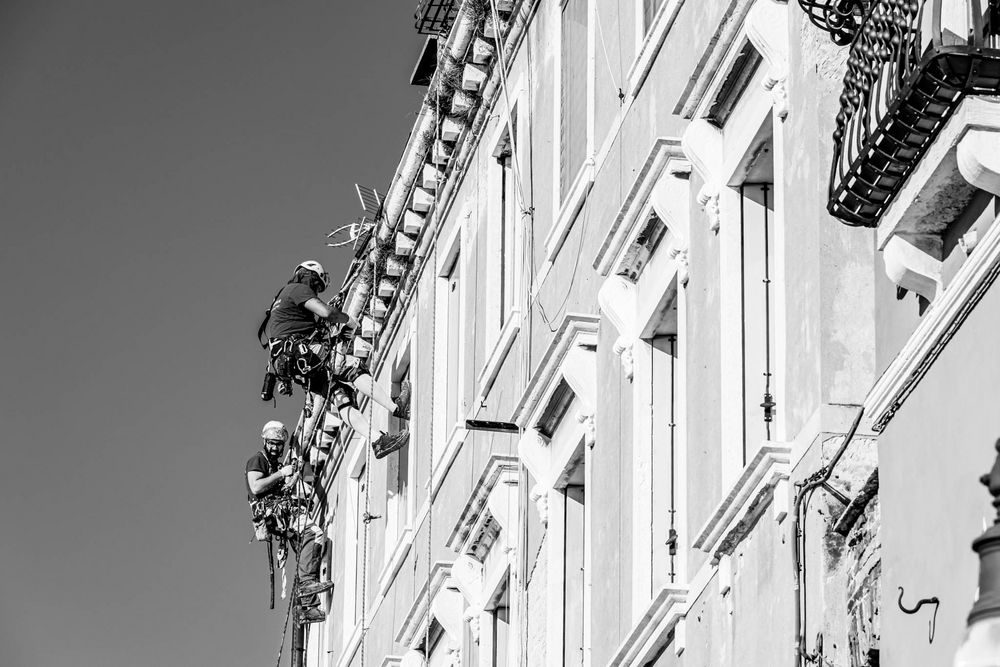 "Fassadenkletterer" Foto & Bild | erwachsene menschen, streetfotografie mit menschen, menschen ...