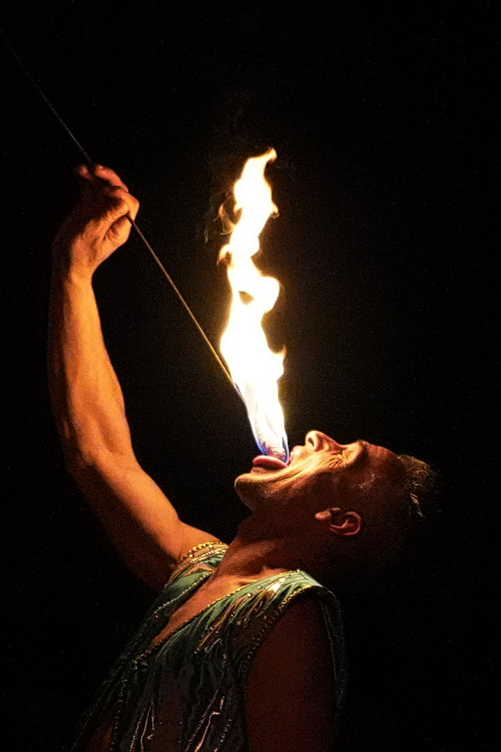 Faszination im Zirkus Foto & Bild | erwachsene menschen, portrait ...