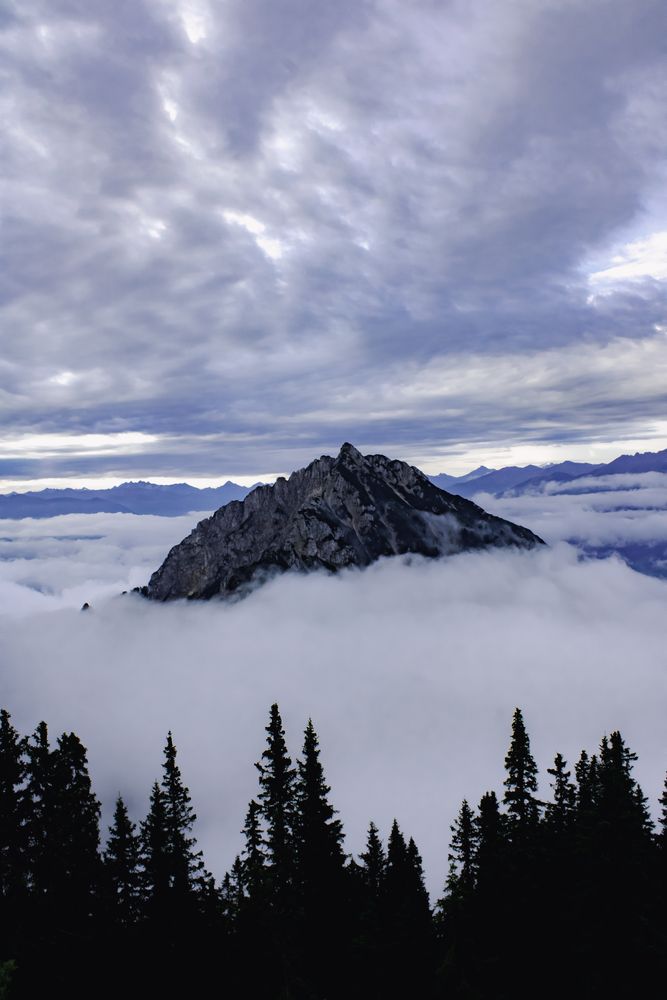 Berg im Nebel - Bild & Foto von annis.fotoecke aus Colorfoto 3/22 ...