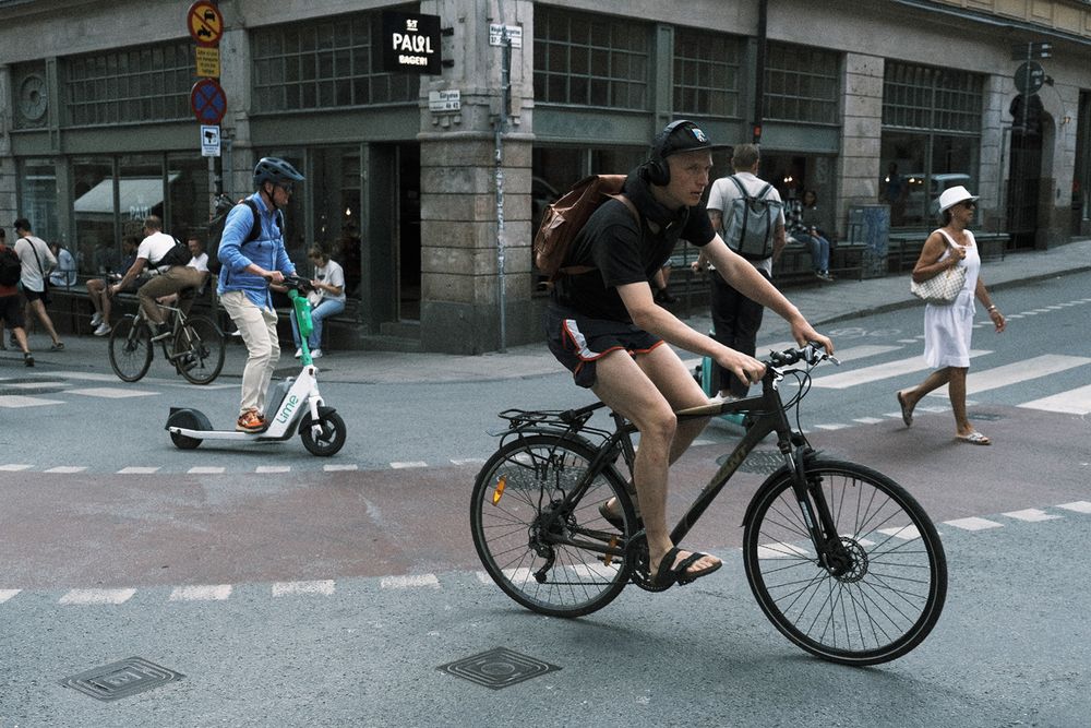 Feierabend Foto & Bild | streetfotografie mit menschen, kommunikation; grafik; szenen;, outdoor ...
