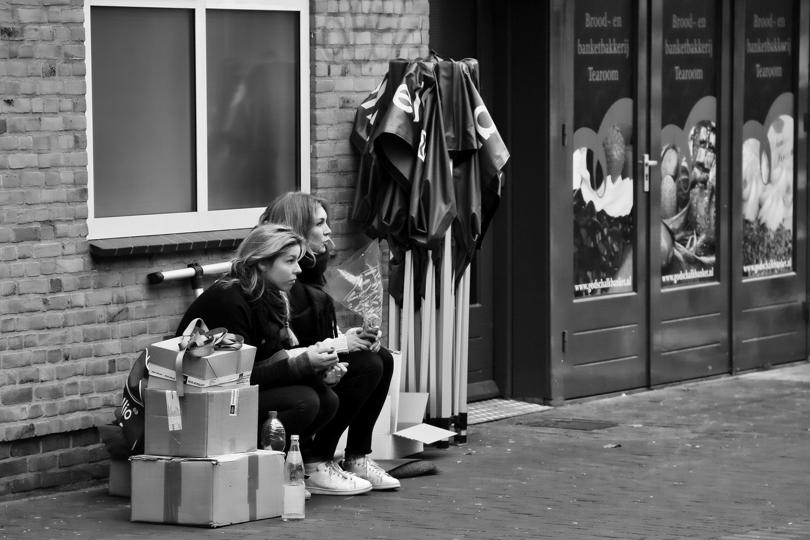 Feierabend Foto & Bild | streetfotografie mit menschen, kommunikation; grafik; szenen;, people ...