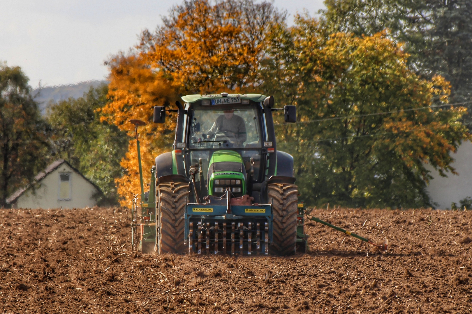 Feldarbeit im Herbst.. Foto & Bild | industrie und technik, traktoren ...