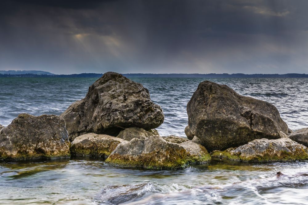 Felsen im See Foto & Bild | landschaft, jahreszeiten, frühling Bilder ...