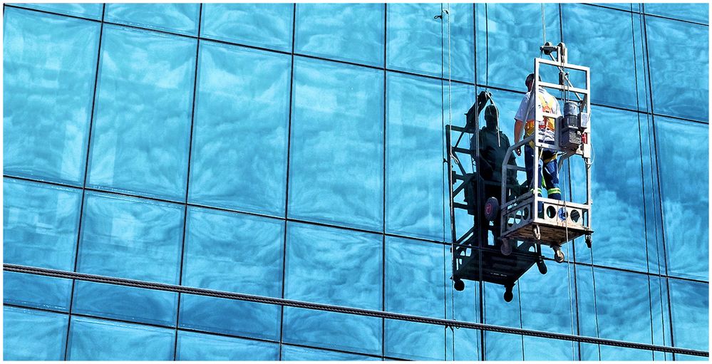 Fensterputzer Foto & Bild | architektur, erwachsene, streetfotografie ...