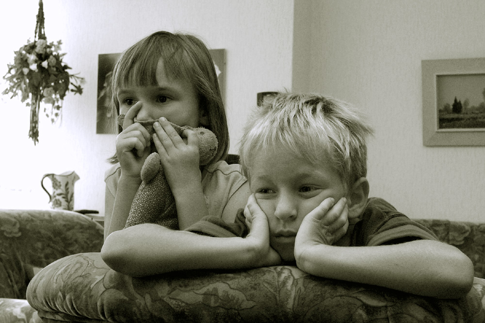 Fernsehen ist immer spannend Foto & Bild | kinder, menschen Bilder auf ...