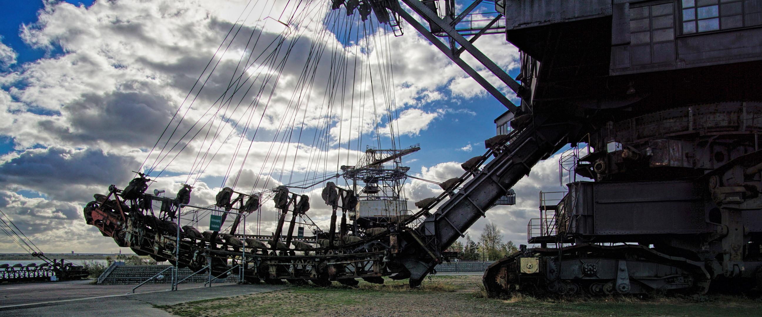 Ferropolis (6) Foto & Bild | tagebau, braunkohle, bagger Bilder auf ...