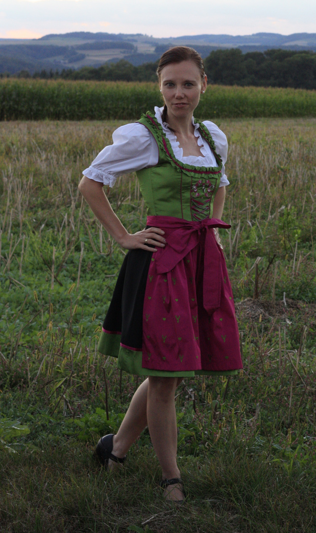 fesches Dirndl Foto & Bild | outdoor, portrait, landschaft Bilder auf fotocommunity
