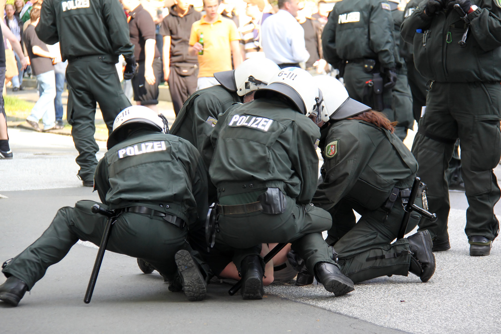 Festnahme Foto & Bild | menschen Bilder auf fotocommunity