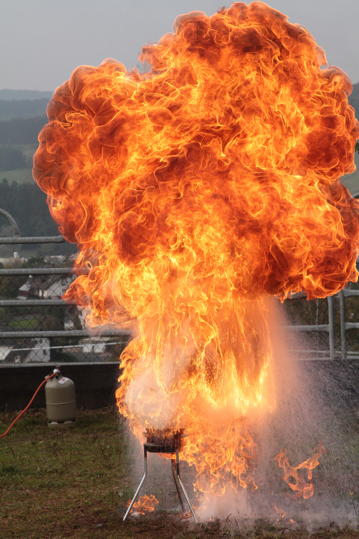 Fettexplosion Foto & Bild | experimente, speed, bilder querbeet Bilder ...