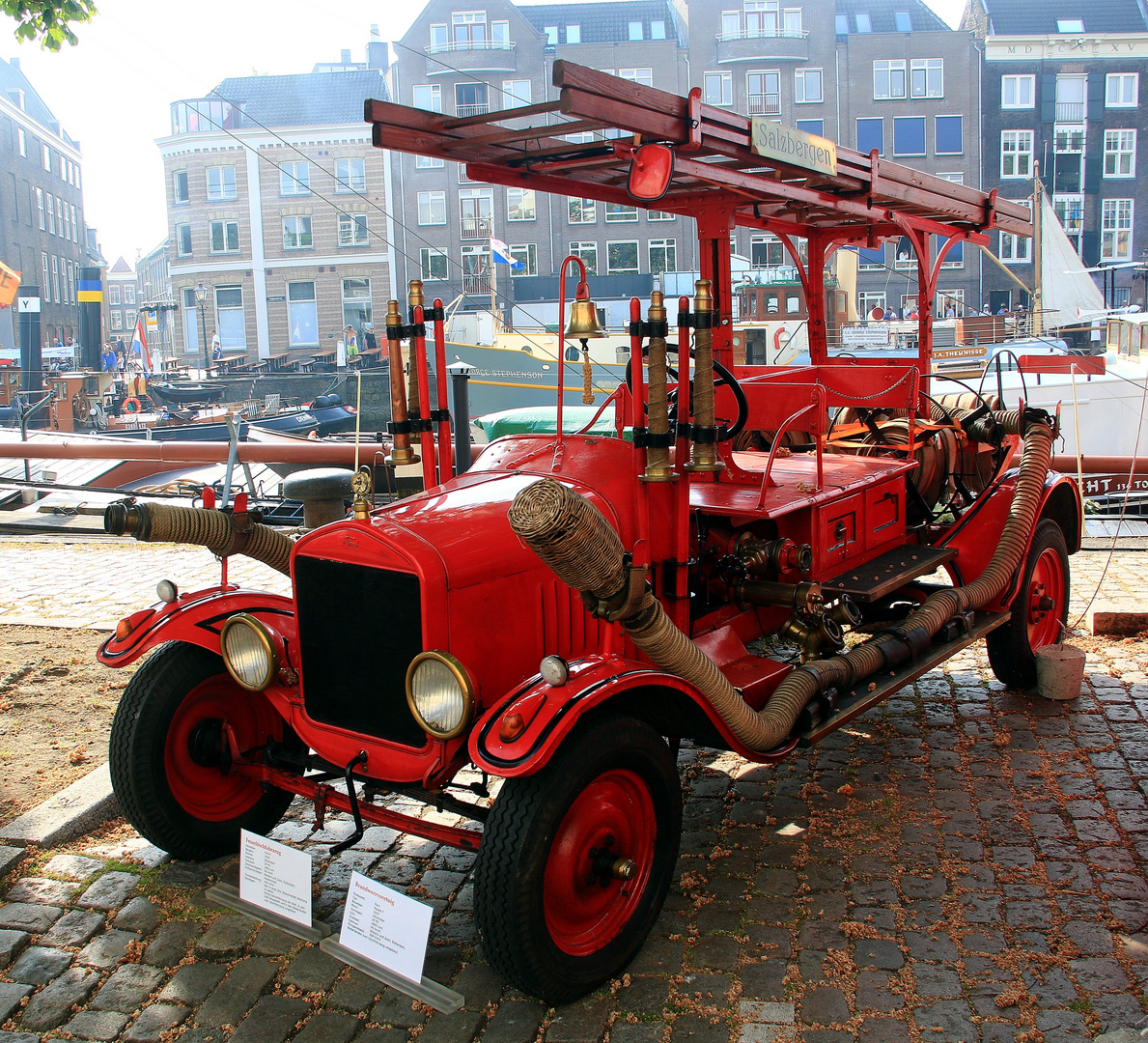 Feuerwehr Foto & Bild | straße, oldtimer, auto Bilder auf fotocommunity