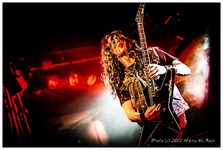 Few against many Foto & Bild | kunstfotografie & kultur, musik ...