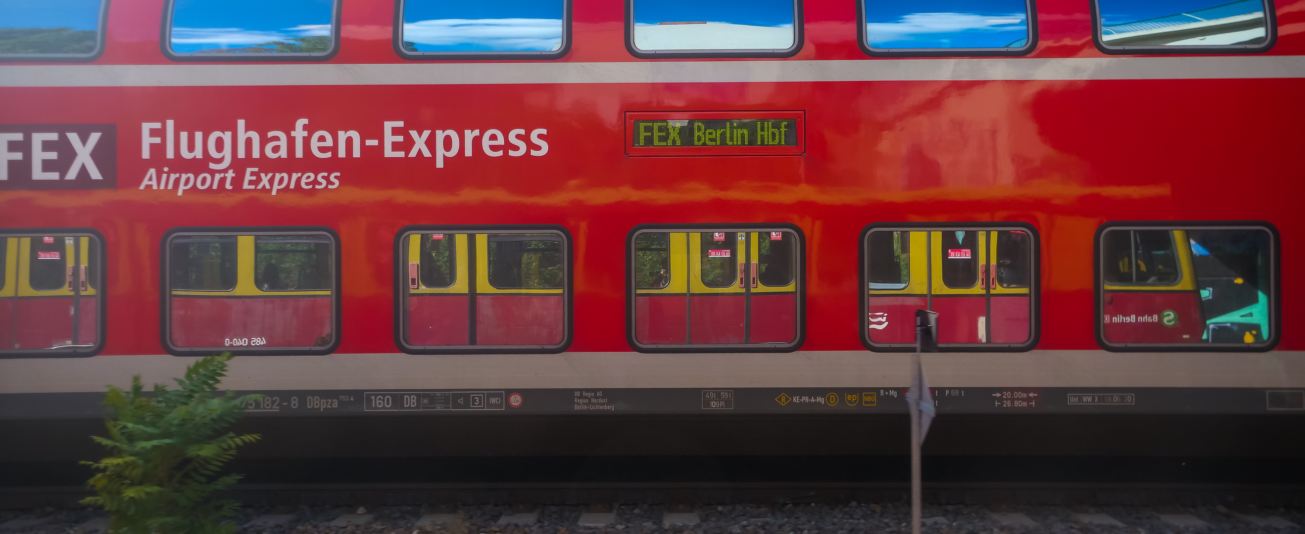 FEX mit Coladose Foto & Bild | berlin, spiegel, spiegelung Bilder auf ...