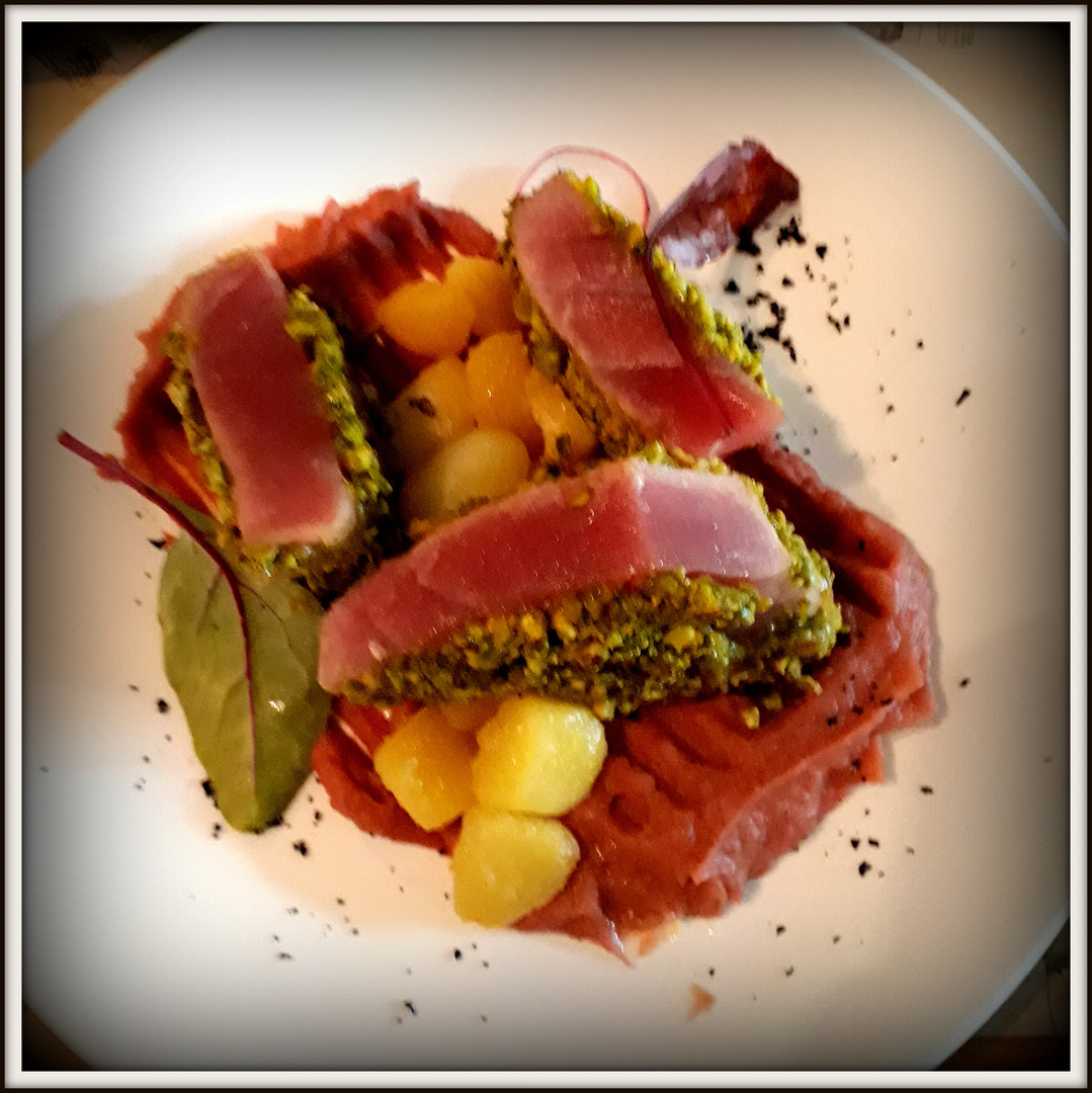 FILETTO DI TONNO IN CROSTA DI PISTACCHIO Foto & Bild | stillleben, food ...