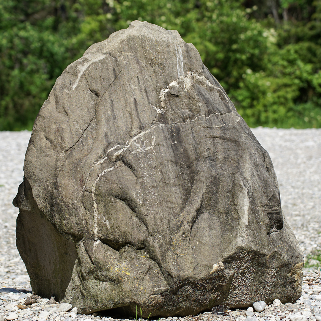 Findling an der Isar Foto & Bild | kleine blickfänge, wasser, steine ...