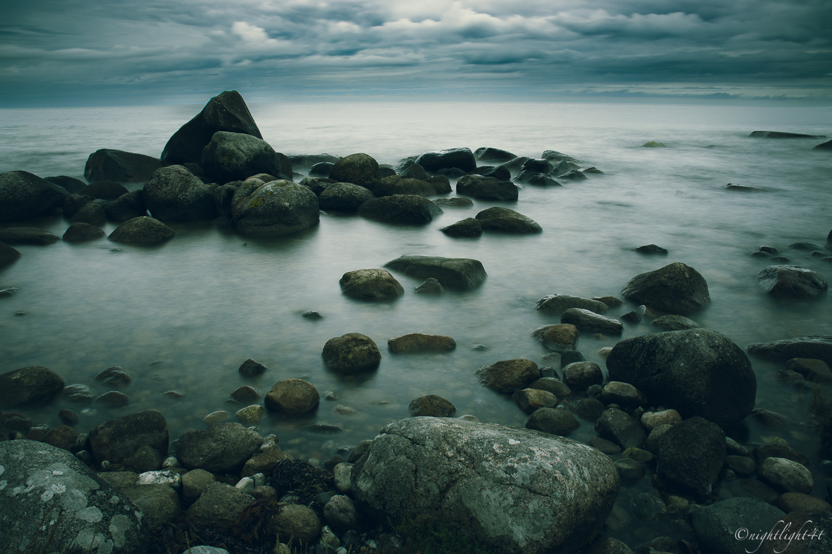 Findling im Meer Foto & Bild | deutschland, europe, mecklenburg ...