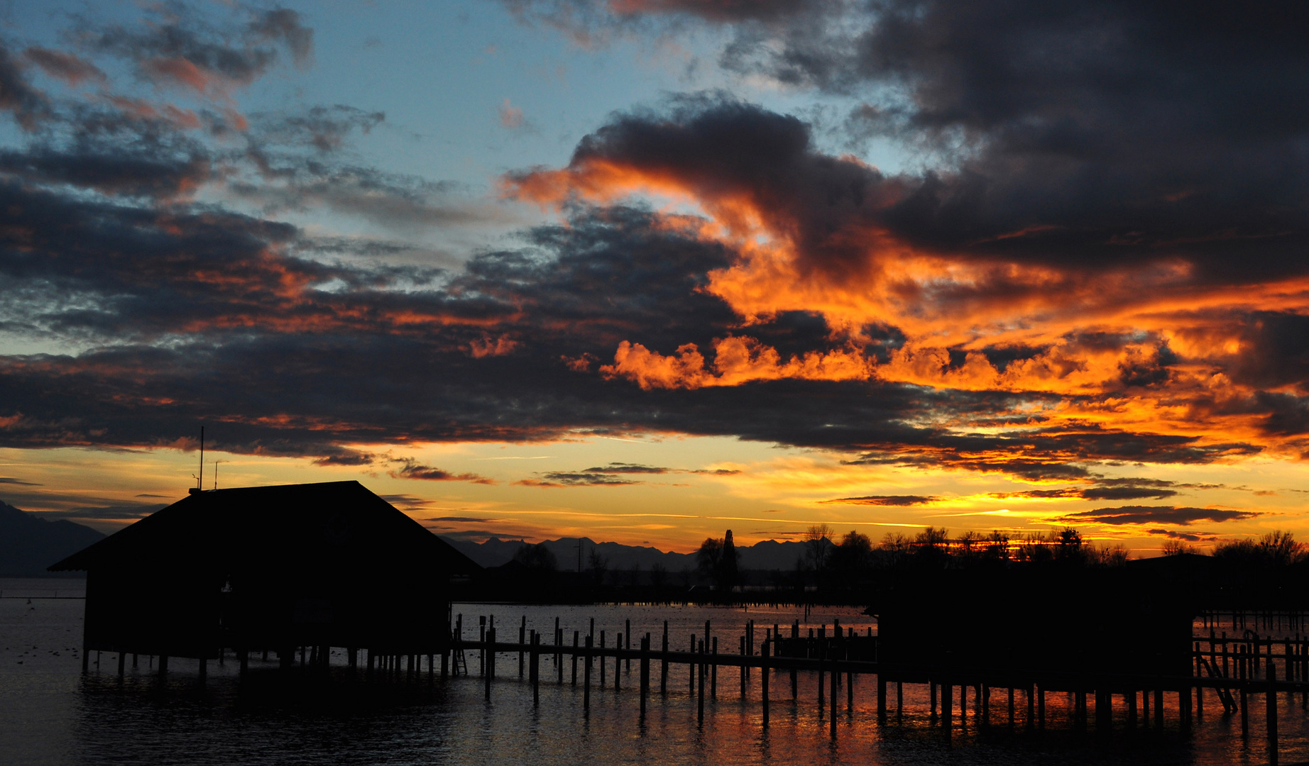 fire above... Foto & Bild | opt. phänomene der atmosphäre, himmel ...