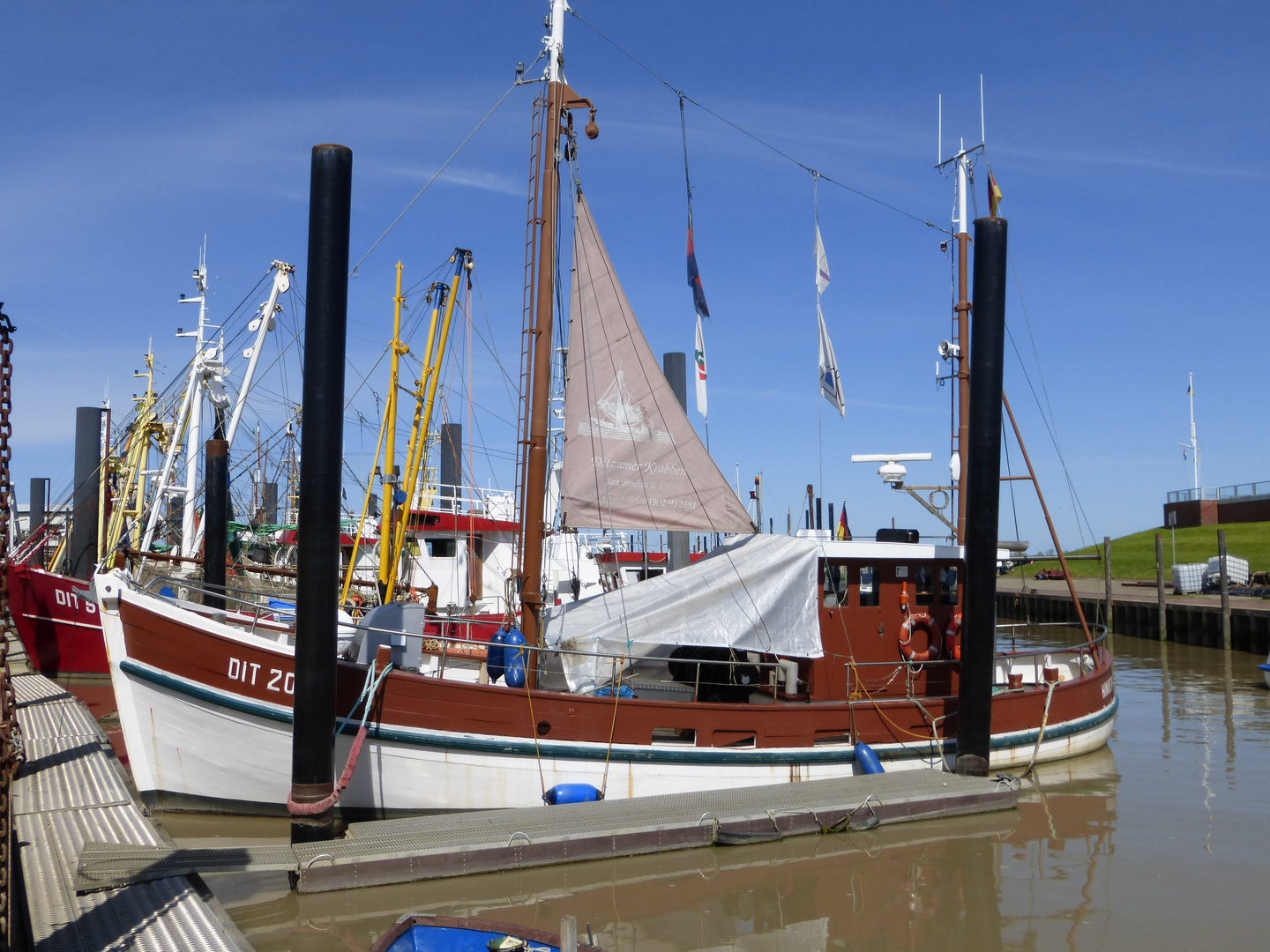 Fisch Kutter Hafen von Ditzum an der Nordsee Foto & Bild | deutschland, fotos, himmel Bilder auf ...