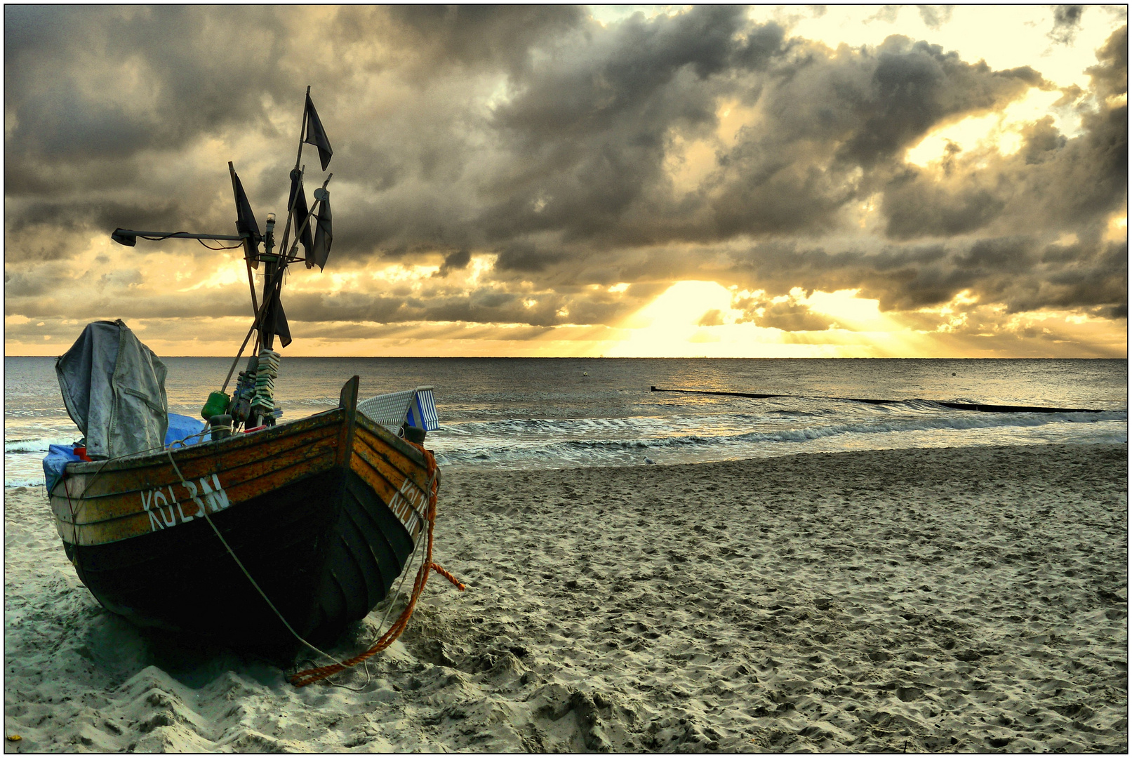 Fischerboot Foto & Bild | ostdeutschland, sonnenaufgang, wolken Bilder ...