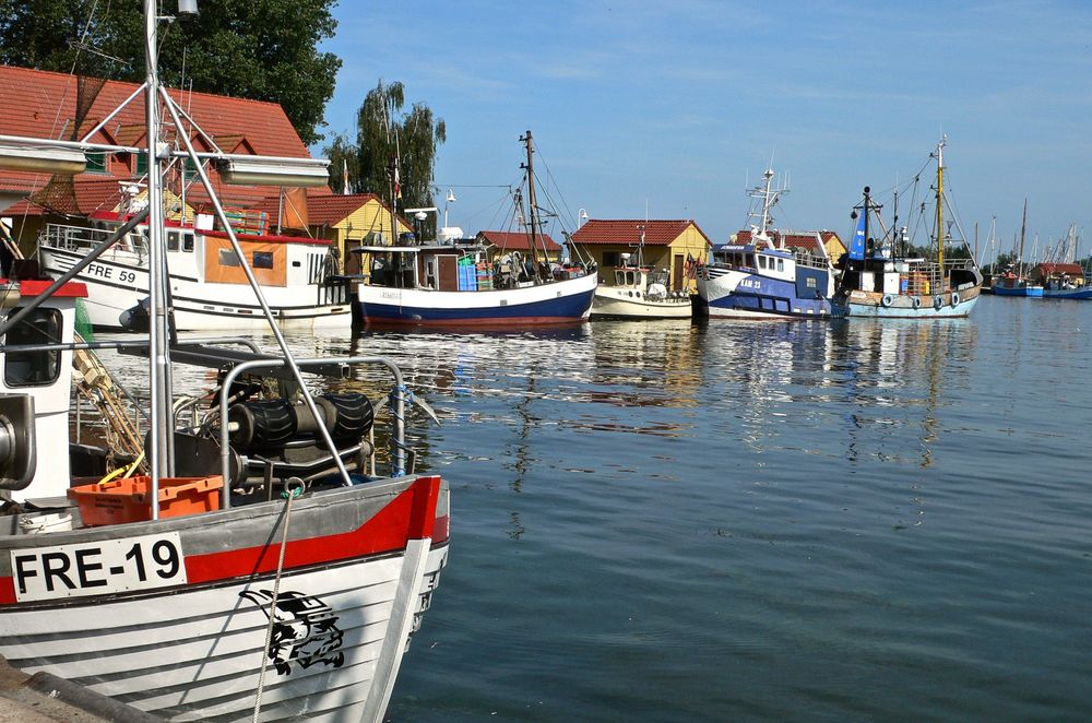 Fischerboote Foto & Bild | ostsee, hafen, mecklenburg-vorpommern Bilder ...