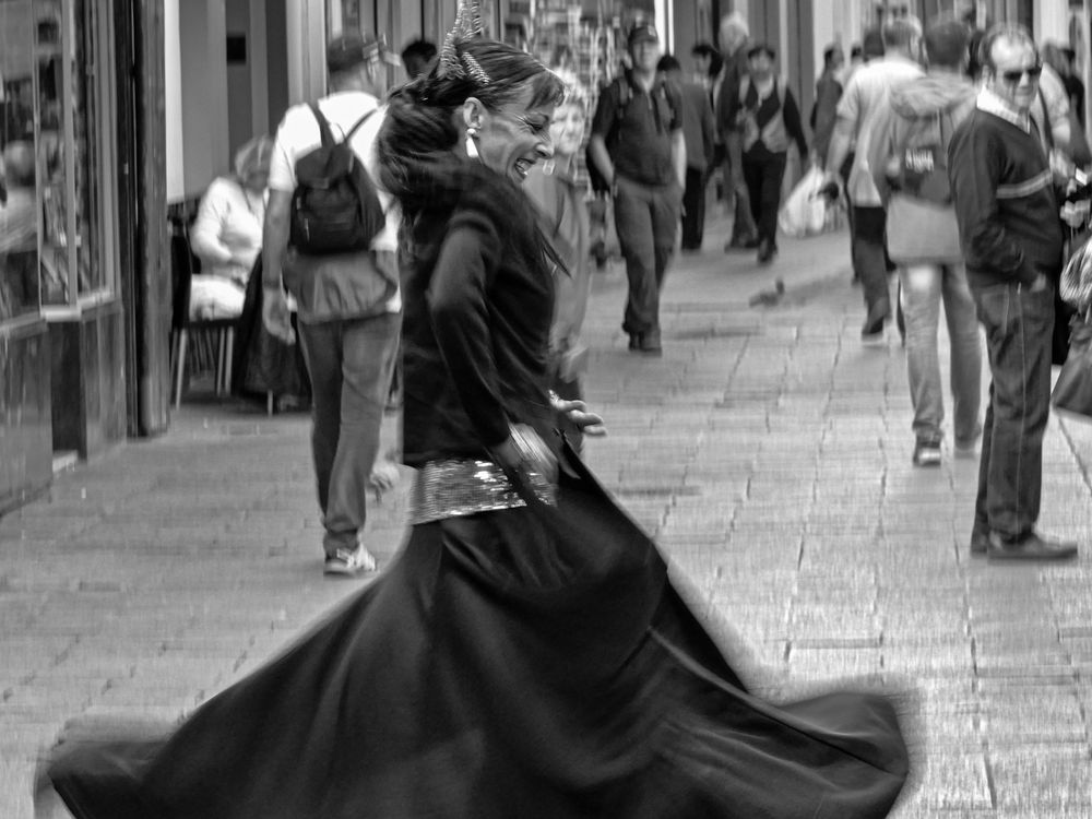 Flamencotänzerin Foto & Bild | erwachsene menschen, streetfotografie mit menschen, street ...