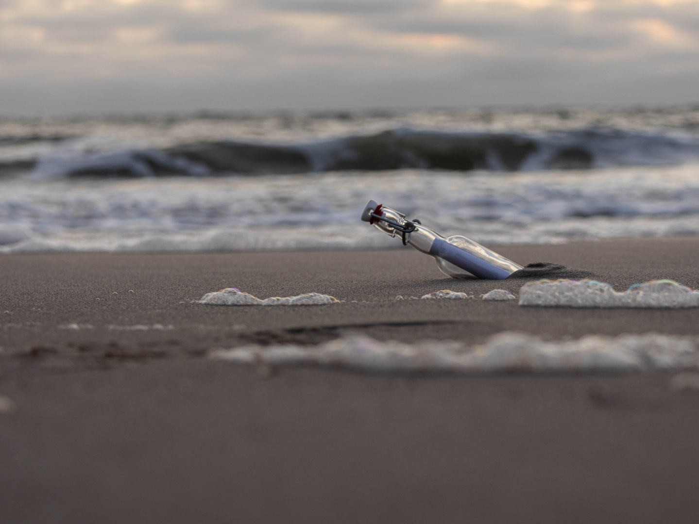 Flaschenpost am Strand von Westerland Foto & Bild | landschaft, meer ...