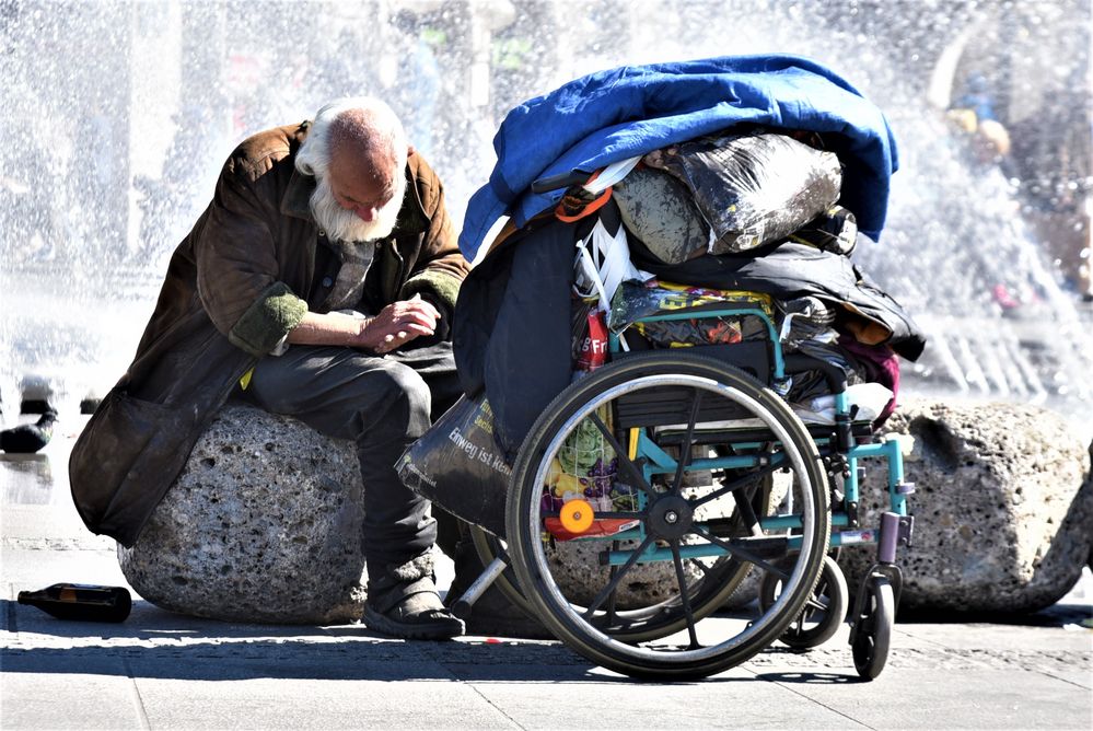 Flaschensammler Foto & Bild | erwachsene menschen, streetfotografie mit menschen, menschen im ...