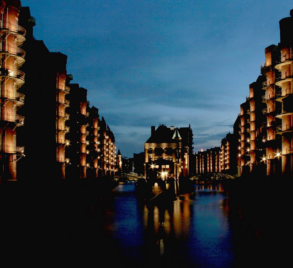 Fleet-Schlößchen [ 02 ] Foto & Bild | hamburg, nachtaufnahme, blaue ...