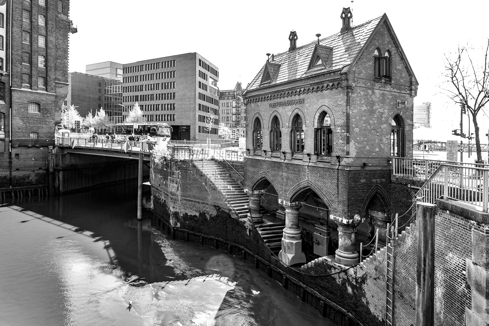 Fleetschlösschen + Wasserbus Foto & Bild | deutschland, europe, hamburg Bilder auf fotocommunity