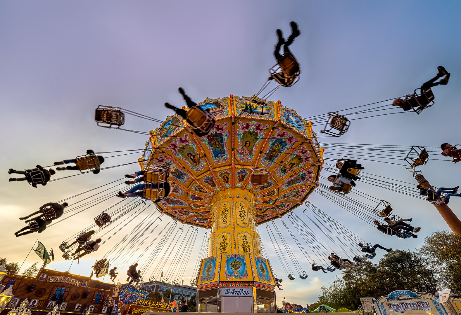 Fliegende Körper Foto & Bild | menschen, kinder, körper Bilder auf ...