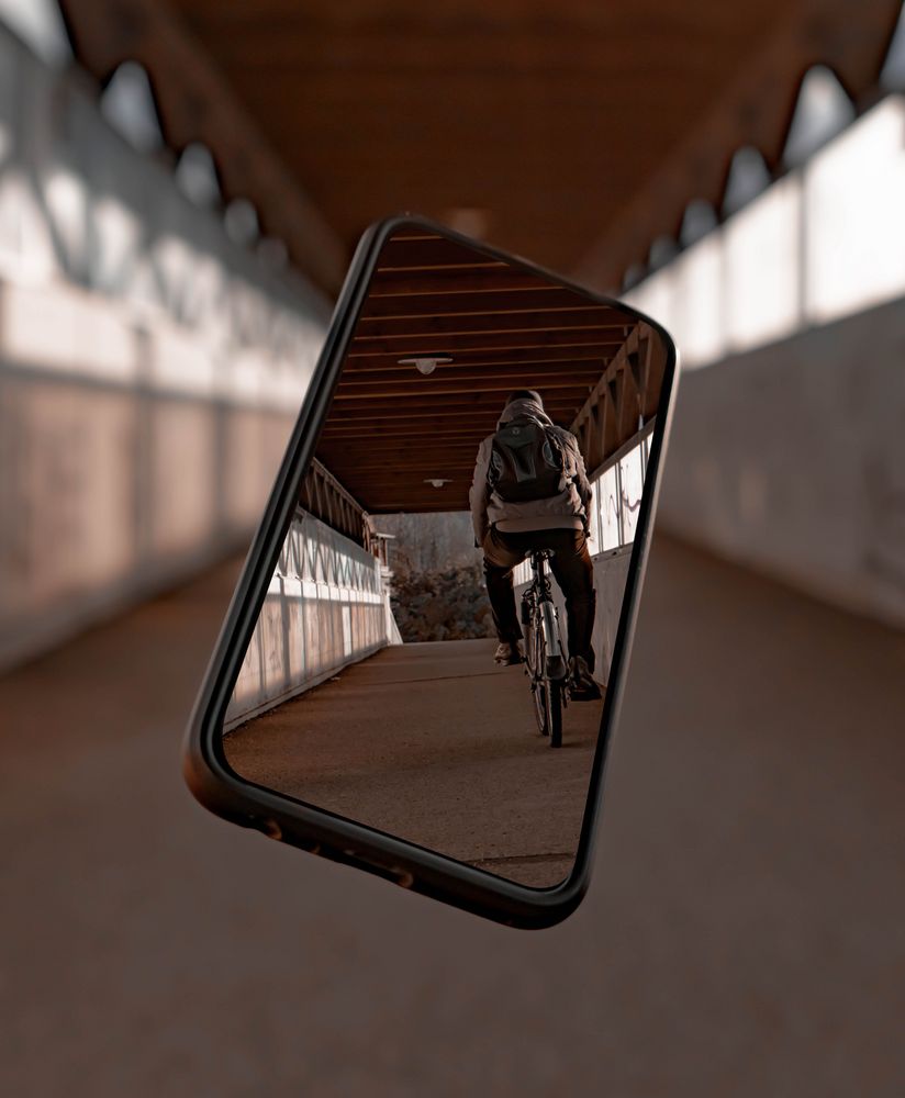 Floating Phone Foto & Bild | bearbeitungs - techniken, freigestellte ...