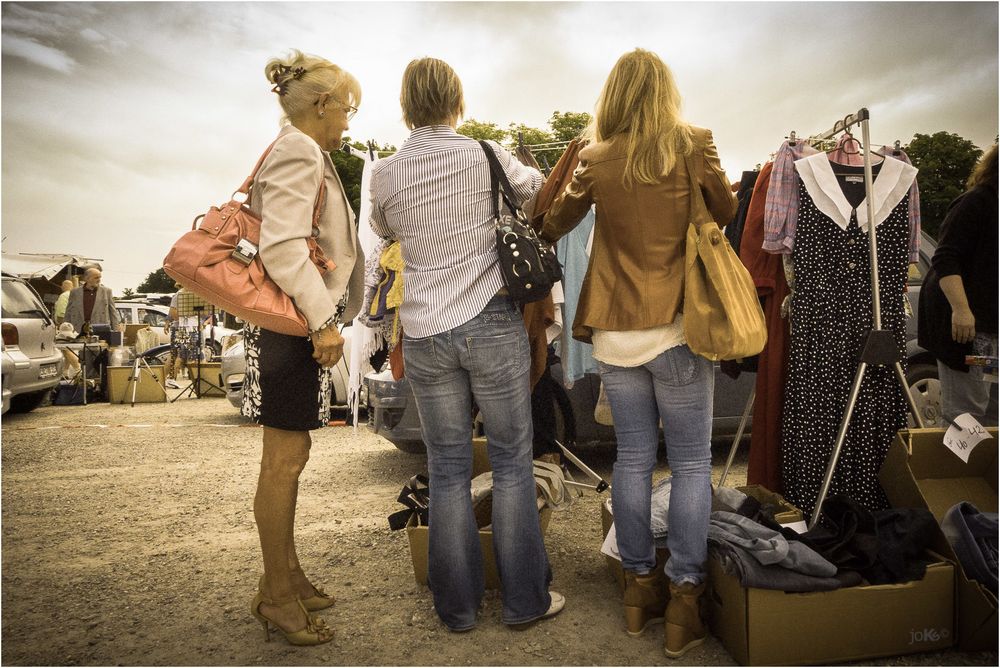 Flohmarkt 5- Foto & Bild | erwachsene menschen, streetfotografie mit menschen, kunstfotografie ...