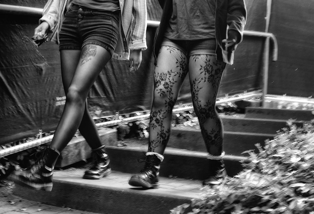 Flowers and stairs.. Foto & Bild | streetfotografie mit menschen, street: spontane portraits ...