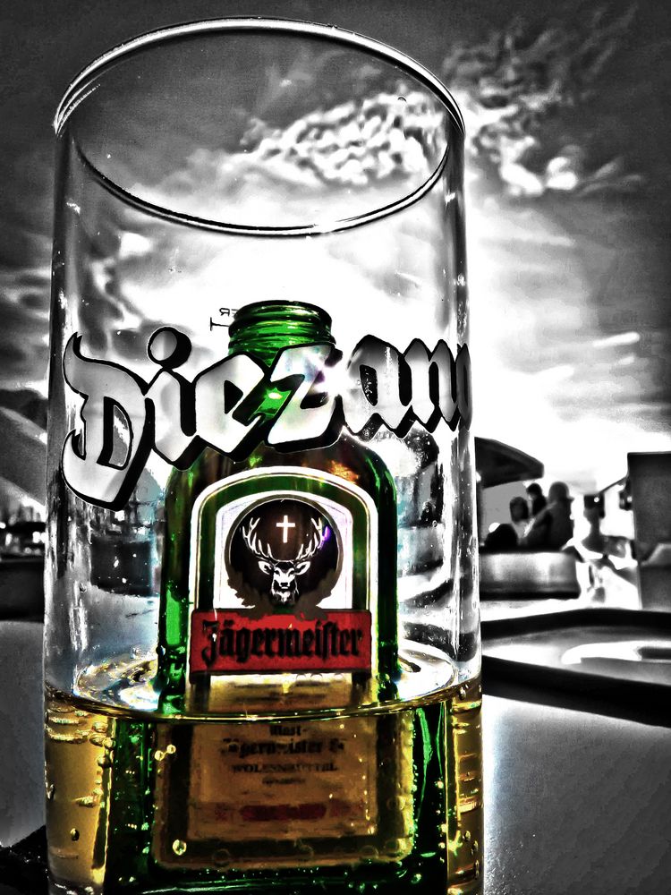 Flying Hirsch Foto & Bild | bearbeitungs - techniken, pseudo- hdr, bar ...