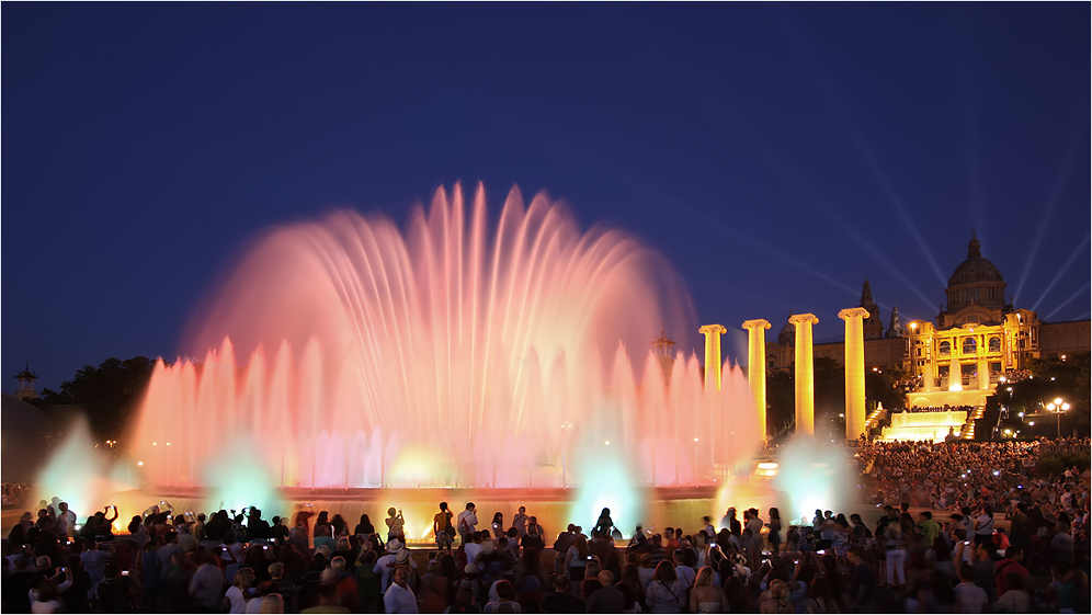 Font Màgica Foto & Bild | architektur, architektur bei nacht ...