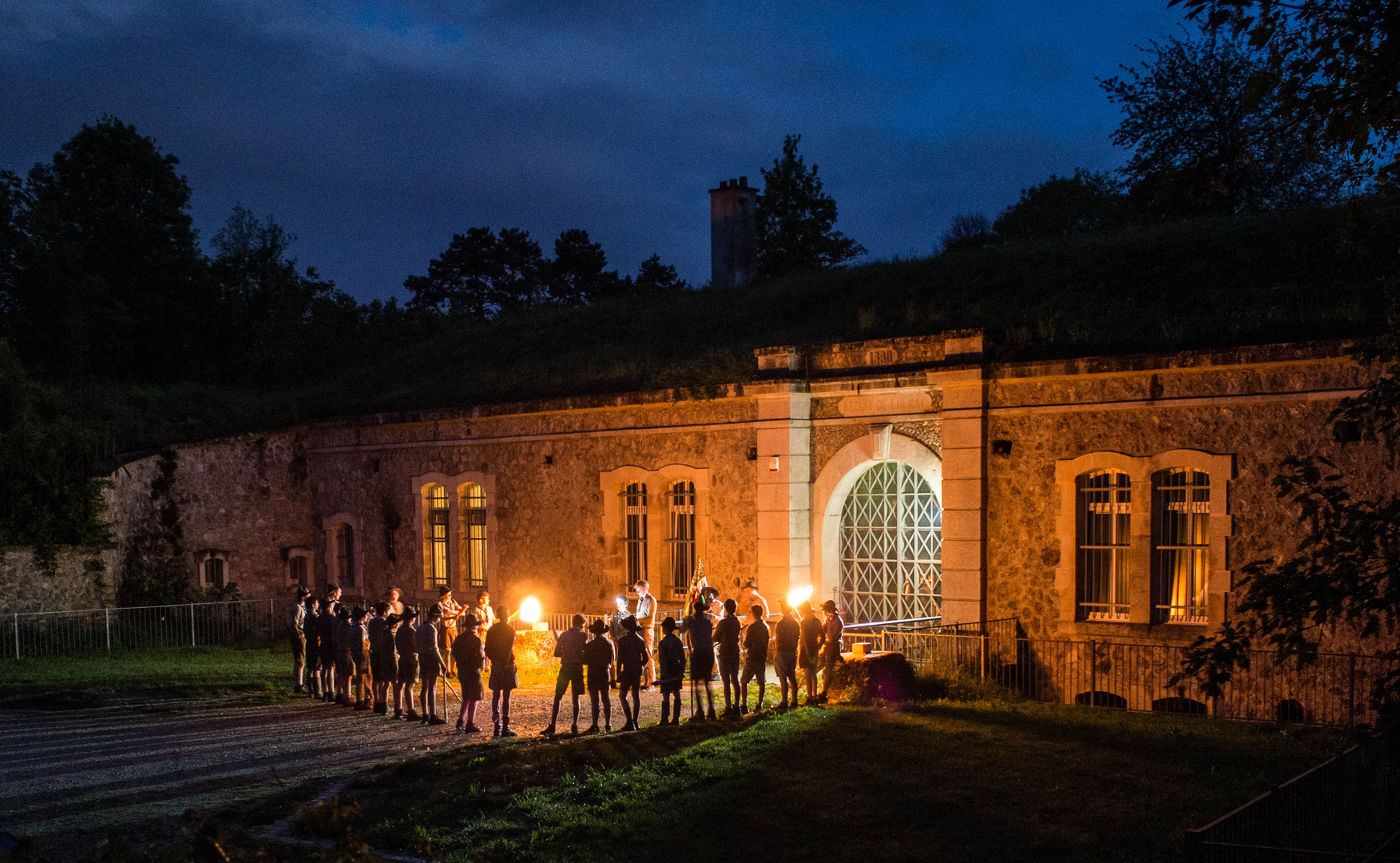 Fort de Chenay photo et image | architecture, architecture de nuit ...