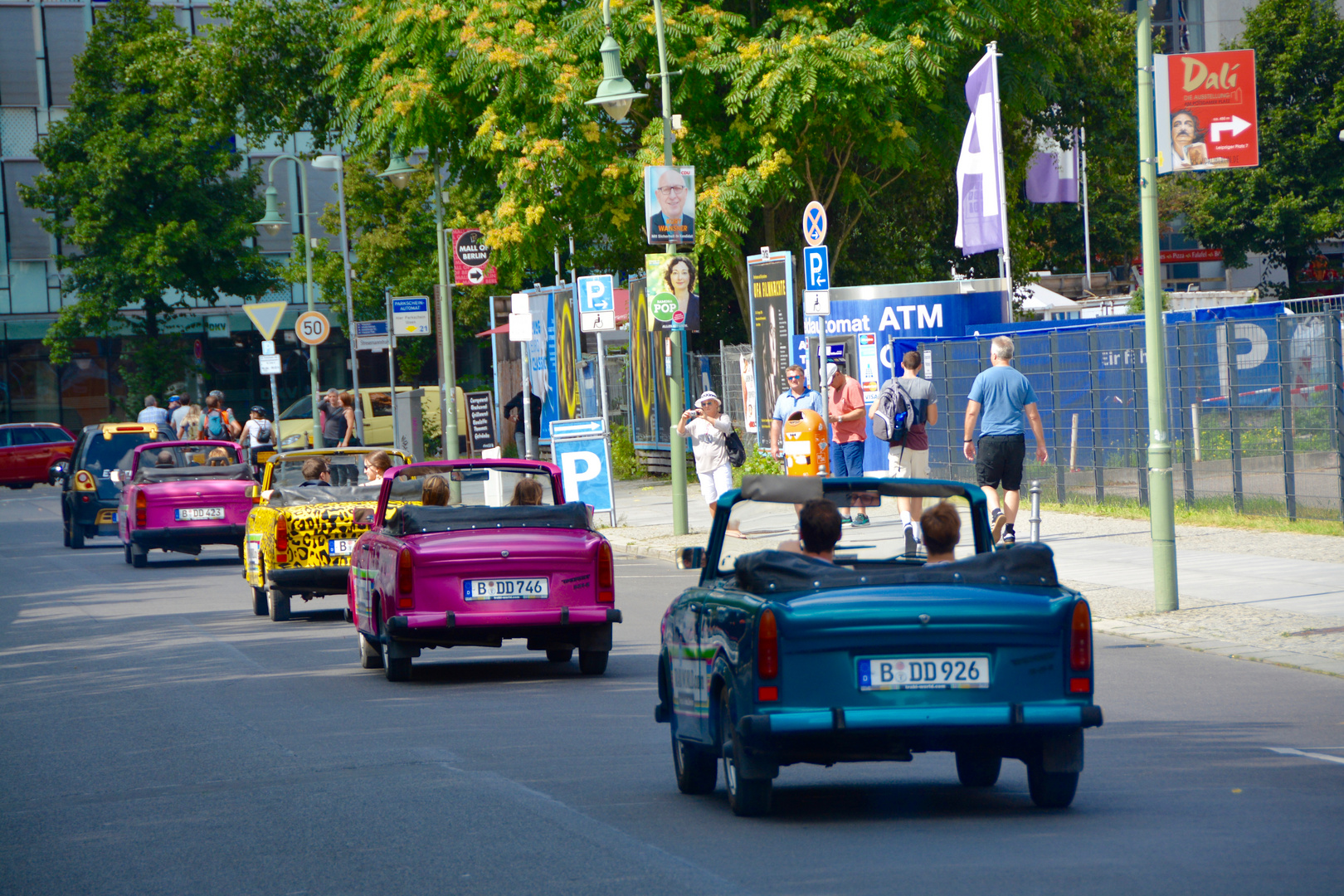 Fortbewegung 1 - Trabbi-Parade Foto & Bild | berlin, oldtimer, trabbi ...