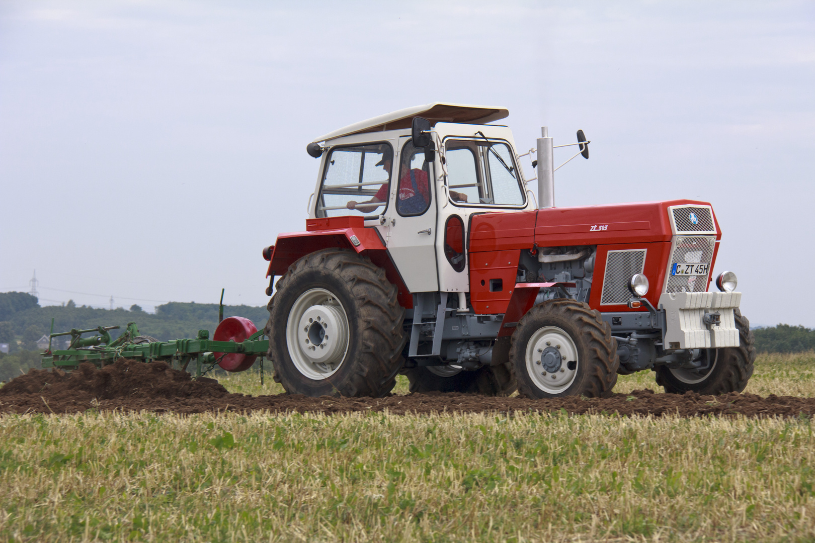 Fortschritt ZT 303 mit Beetpflug 201 Foto & Bild | industrie und ...