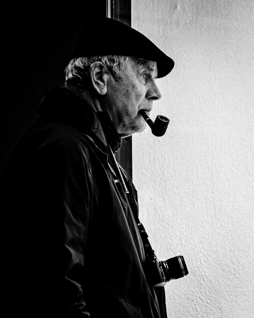 Fotograf mit Pfeife Foto & Bild | portrait, menschen, streetfotografie ...