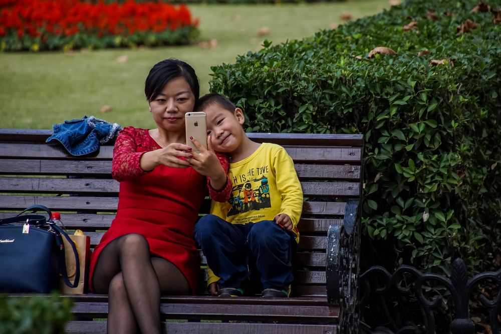 Fotogruß an Oma ? Foto & Bild | streetfotografie mit menschen, street ... Fotogruß an Oma ? Foto & Bild | streetfotografie mit menschen, street ...