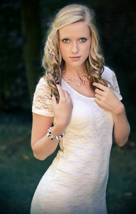 fragile Foto & Bild | portrait, portrait frauen, outdoor Bilder auf ...