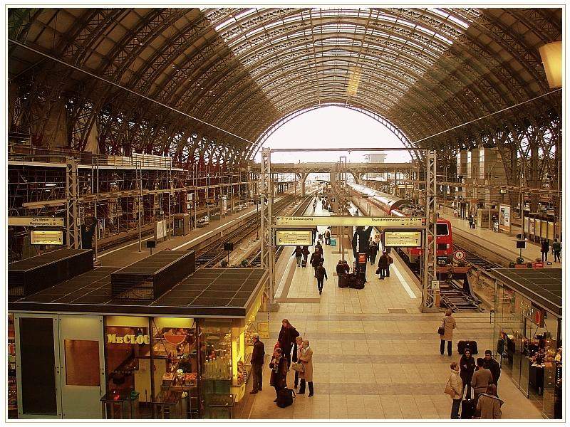Frankfurt/M HBF Gleis 6 und 7 im Blick Foto & Bild | architektur ...