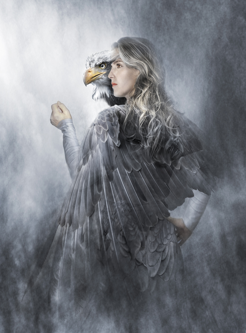 Frau Adler Foto & Bild | art, spezial, composing Bilder auf fotocommunity