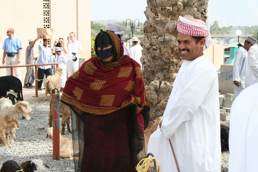Frau Mit Burka Im Oman Foto And Bild Erwachsene Menschen Bei Der Arbeit Menschen Bilder Auf