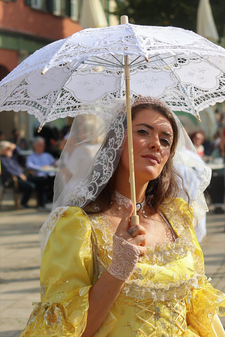 Frau mit Schirm Venezia LB cr6-95-col +Fotos Foto & Bild | street ...