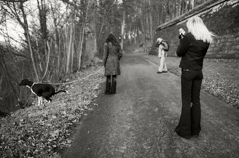 frau raucht hund kackt Foto & Bild | streetfotografie mit menschen, menschen Bilder auf ...